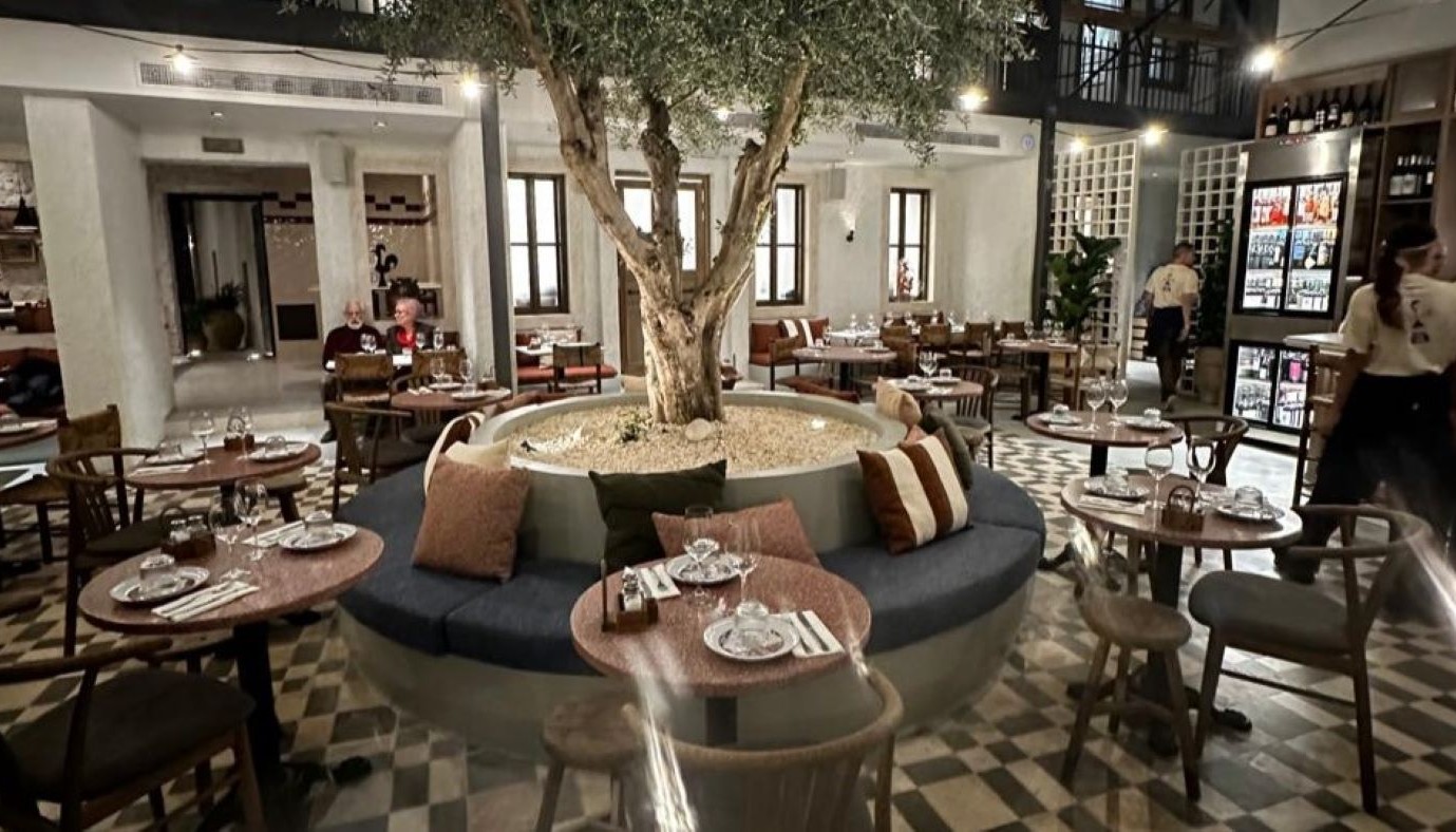 Cinapos, άνοιξε το μεζεδοπωλείο του Πάνου Ιωαννίδη! | The FNL Guide